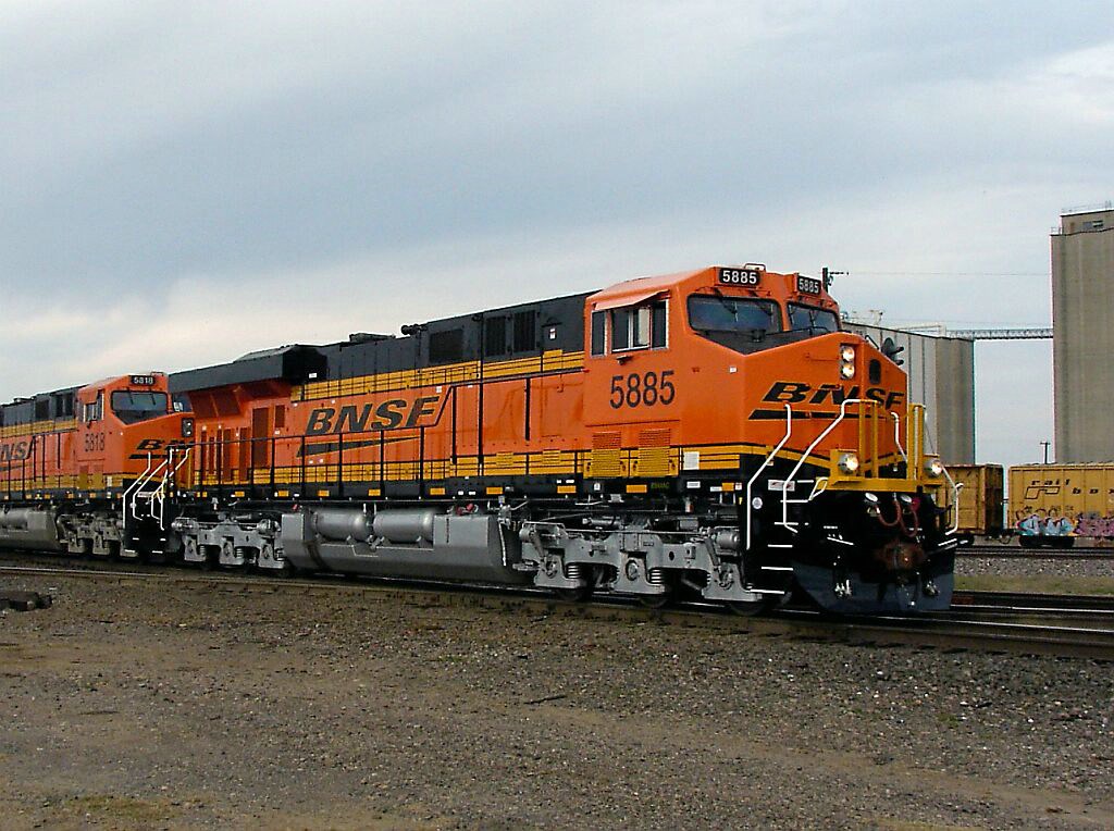 BNSF 5885